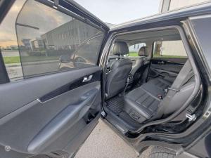 Black Kia Sorento 2015 in Vilnius, with an engine capacity of 2.20 L and mileage of 191 thousand km for 15900 €, photo 16 on AUTOMOTO.COM.LV