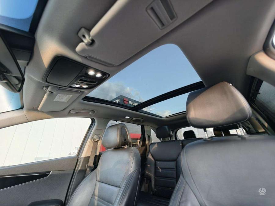 Black Kia Sorento 2015 in Vilnius, with an engine capacity of 2.20 L and mileage of 191 thousand km for 15900 €, photo 17 on AUTOMOTO.COM.LV