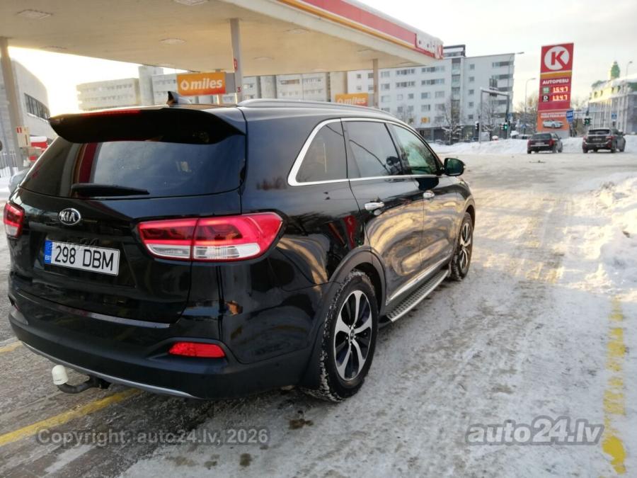 Black Kia Sorento 2015 in Tallinn, with an engine capacity of 2.20 L and mileage of 136 thousand km for 15950 €, photo 3 on AUTOMOTO.COM.LV