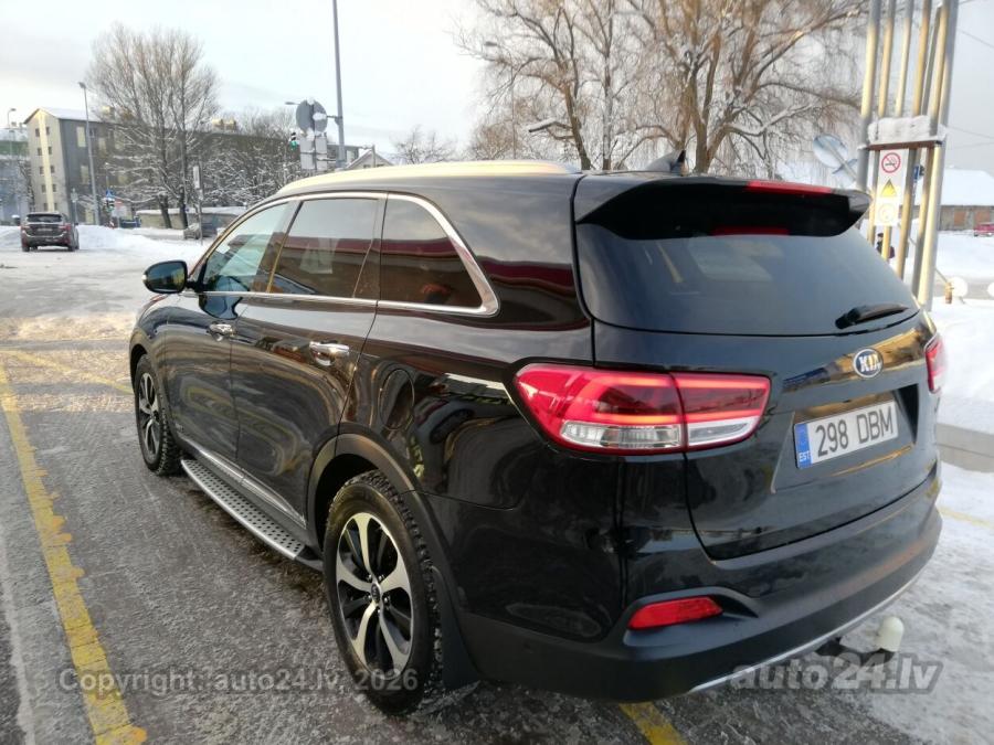 Black Kia Sorento 2015 in Tallinn, with an engine capacity of 2.20 L and mileage of 136 thousand km for 15950 €, photo 4 on AUTOMOTO.COM.LV