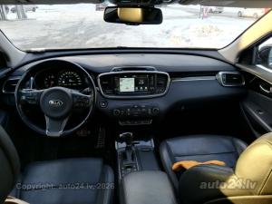 Black Kia Sorento 2015 in Tallinn, with an engine capacity of 2.20 L and mileage of 136 thousand km for 15950 €, photo 5 on AUTOMOTO.COM.LV