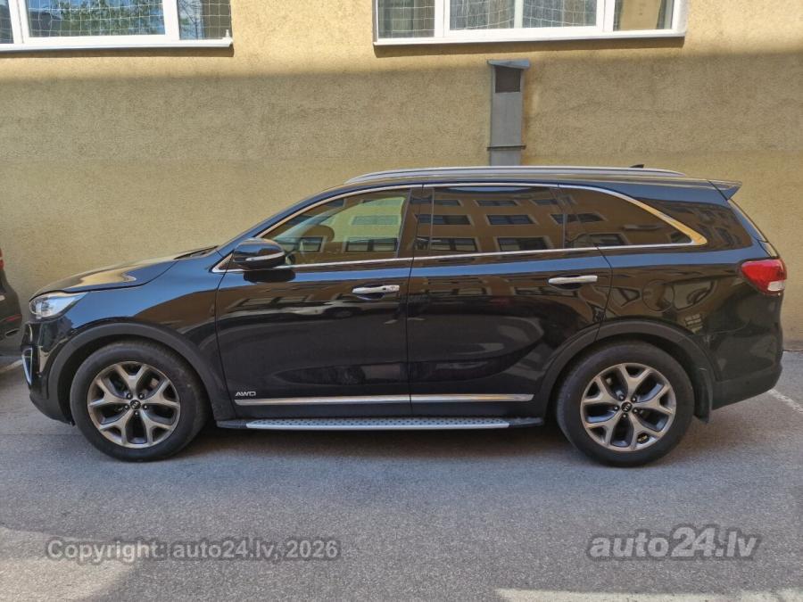 Black Kia Sorento 2015 in Tallinn, with an engine capacity of 2.20 L and mileage of 136 thousand km for 15950 €, photo 6 on AUTOMOTO.COM.LV