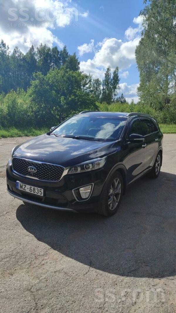 Black Kia Sorento 2015 in Daugavpils, with an engine capacity of 2.20 L and mileage of 300 thousand km for 11800 €, photo 1 on AUTOMOTO.COM.LV