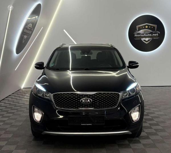 Black Kia Sorento 2015 in Marijampole, with an engine capacity of 2.20 L and mileage of 251 thousand km for 12750 €, photo 7 on AUTOMOTO.COM.LV
