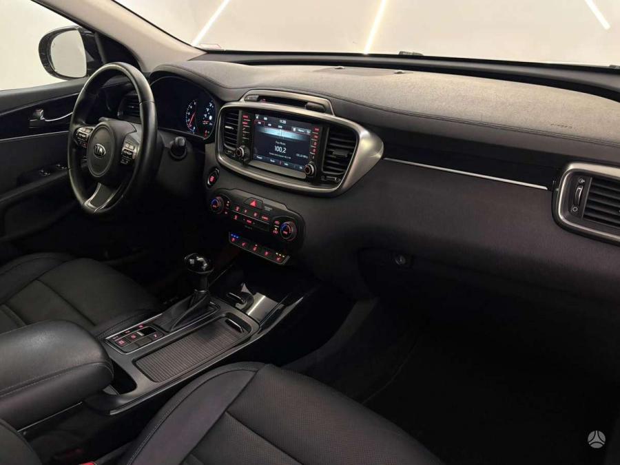 Melns Kia Sorento 2015 Marijampole, ar dzinēja tilpumu 2.20 L un nobraukumu 251 tūkst. km par 12750 €, foto 17 vietnē AUTOMOTO.COM.LV