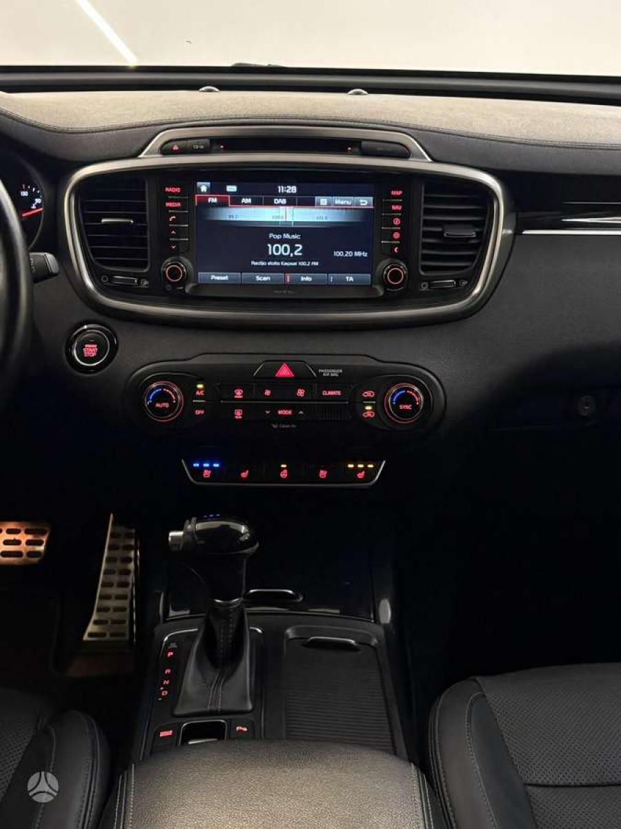 Melns Kia Sorento 2015 Marijampole, ar dzinēja tilpumu 2.20 L un nobraukumu 251 tūkst. km par 12750 €, foto 18 vietnē AUTOMOTO.COM.LV