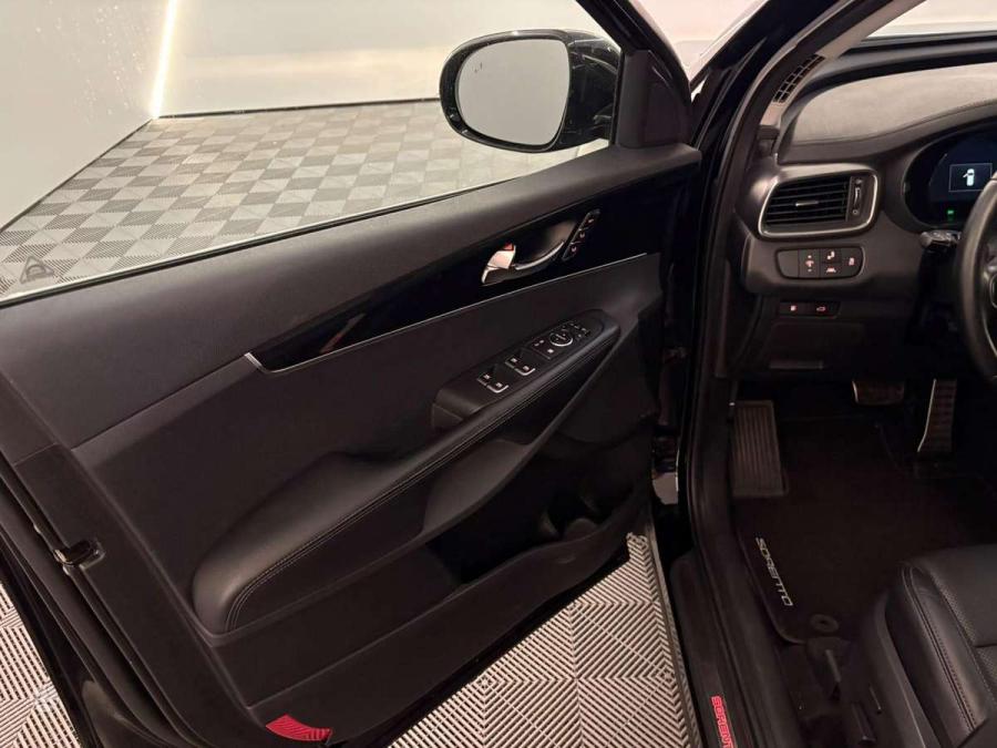Melns Kia Sorento 2015 Marijampole, ar dzinēja tilpumu 2.20 L un nobraukumu 251 tūkst. km par 12750 €, foto 33 vietnē AUTOMOTO.COM.LV