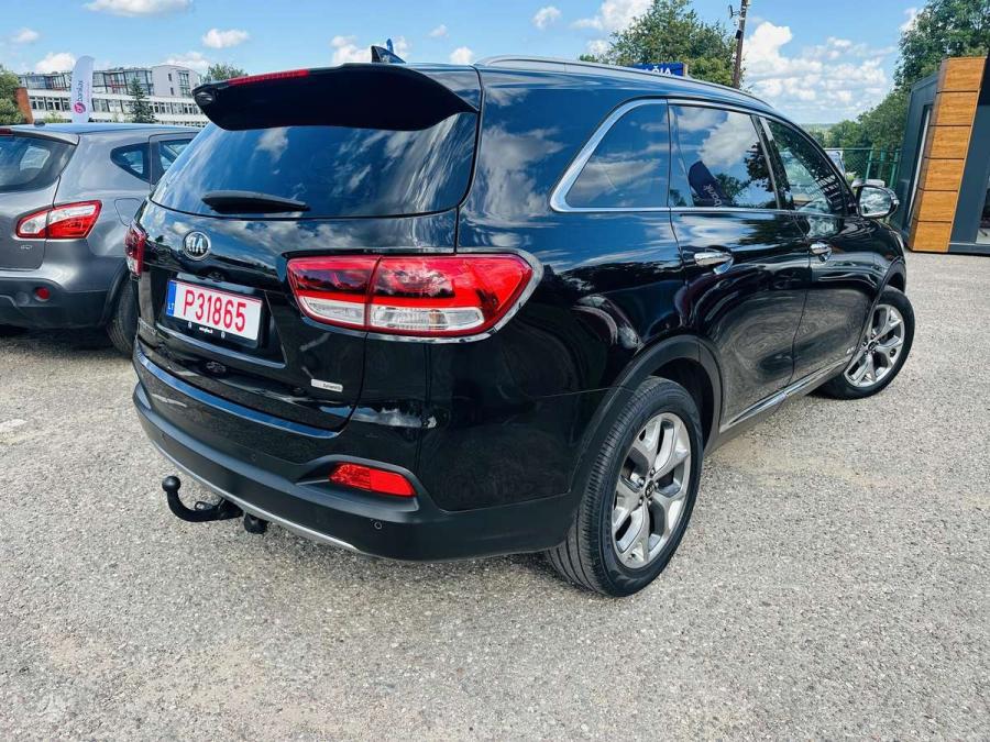 Black Kia Sorento 2015 in Alytus, with an engine capacity of 2.20 L and mileage of 150 thousand km for 13900 €, photo 4 on AUTOMOTO.COM.LV