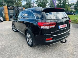 Black Kia Sorento 2015 in Alytus, with an engine capacity of 2.20 L and mileage of 150 thousand km for 13900 €, photo 5 on AUTOMOTO.COM.LV
