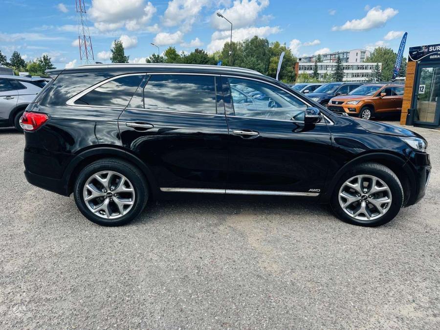 Black Kia Sorento 2015 in Alytus, with an engine capacity of 2.20 L and mileage of 150 thousand km for 13900 €, photo 6 on AUTOMOTO.COM.LV