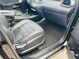 Black Kia Sorento 2015 in Alytus, with an engine capacity of 2.20 L and mileage of 150 thousand km for 13900 €, photo 9 on AUTOMOTO.COM.LV