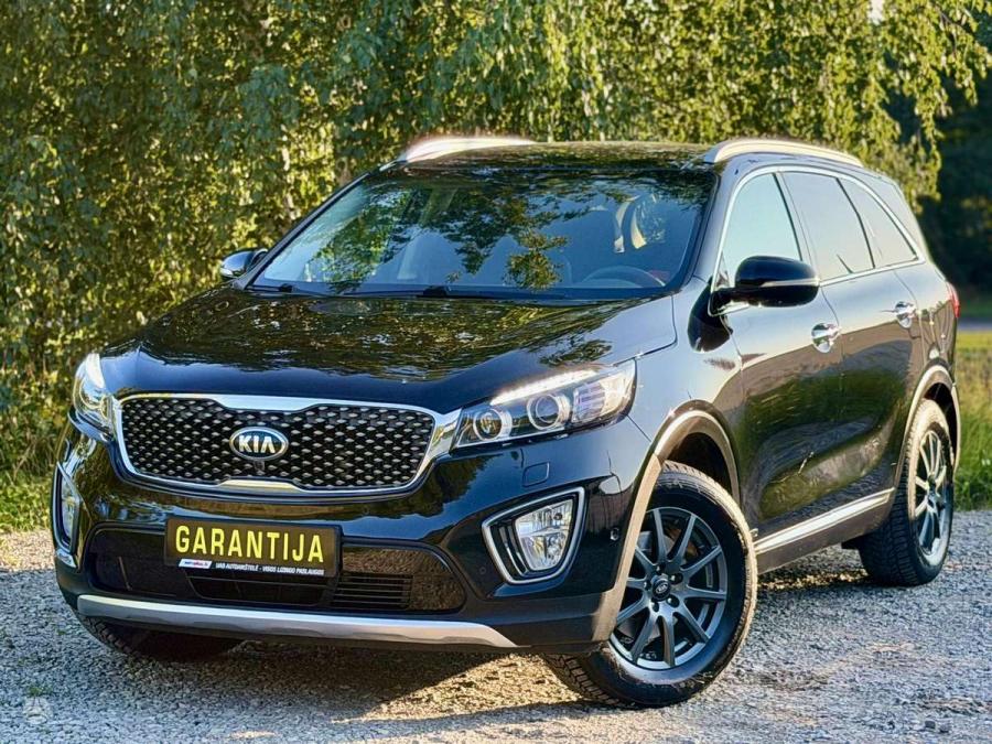 Black Kia Sorento 2015 in Siauliai, with an engine capacity of 2.20 L and mileage of 210 thousand km for 15950 €, photo 3 on AUTOMOTO.COM.LV
