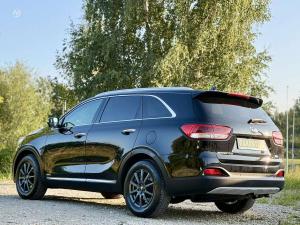Black Kia Sorento 2015 in Siauliai, with an engine capacity of 2.20 L and mileage of 210 thousand km for 15950 €, photo 4 on AUTOMOTO.COM.LV