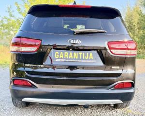 Black Kia Sorento 2015 in Siauliai, with an engine capacity of 2.20 L and mileage of 210 thousand km for 15950 €, photo 7 on AUTOMOTO.COM.LV