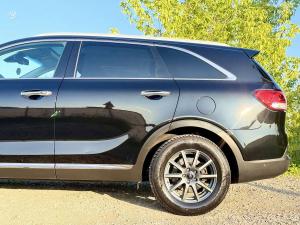 Black Kia Sorento 2015 in Siauliai, with an engine capacity of 2.20 L and mileage of 210 thousand km for 15950 €, photo 13 on AUTOMOTO.COM.LV
