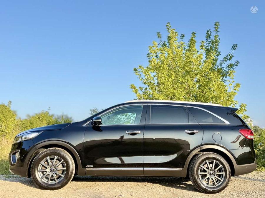 Black Kia Sorento 2015 in Siauliai, with an engine capacity of 2.20 L and mileage of 210 thousand km for 15950 €, photo 14 on AUTOMOTO.COM.LV