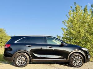 Black Kia Sorento 2015 in Siauliai, with an engine capacity of 2.20 L and mileage of 210 thousand km for 15950 €, photo 15 on AUTOMOTO.COM.LV