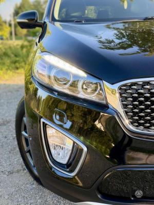 Black Kia Sorento 2015 in Siauliai, with an engine capacity of 2.20 L and mileage of 210 thousand km for 15950 €, photo 18 on AUTOMOTO.COM.LV