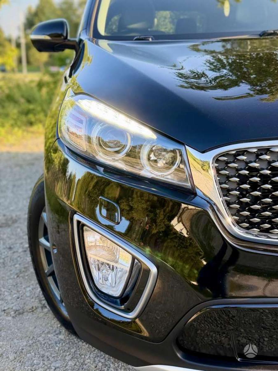 Black Kia Sorento 2015 in Siauliai, with an engine capacity of 2.20 L and mileage of 210 thousand km for 15950 €, photo 18 on AUTOMOTO.COM.LV