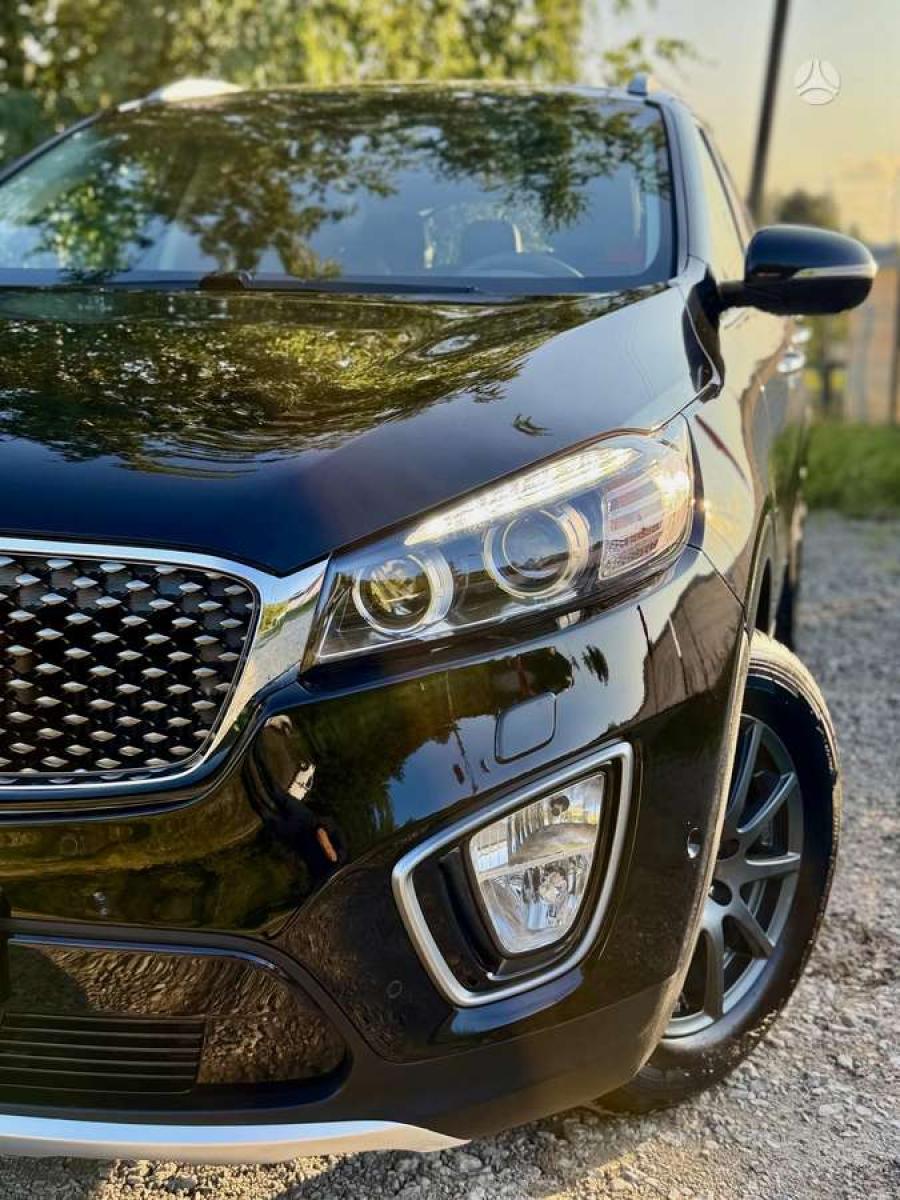 Black Kia Sorento 2015 in Siauliai, with an engine capacity of 2.20 L and mileage of 210 thousand km for 15950 €, photo 19 on AUTOMOTO.COM.LV