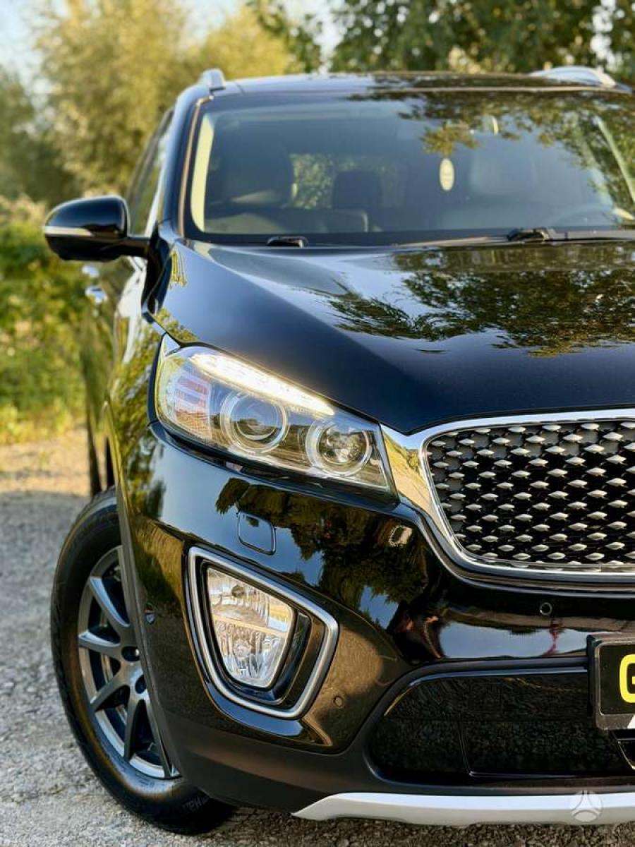 Black Kia Sorento 2015 in Siauliai, with an engine capacity of 2.20 L and mileage of 210 thousand km for 15950 €, photo 20 on AUTOMOTO.COM.LV