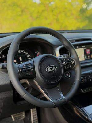 Black Kia Sorento 2015 in Siauliai, with an engine capacity of 2.20 L and mileage of 210 thousand km for 15950 €, photo 27 on AUTOMOTO.COM.LV