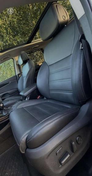 Black Kia Sorento 2015 in Siauliai, with an engine capacity of 2.20 L and mileage of 210 thousand km for 15950 €, photo 30 on AUTOMOTO.COM.LV