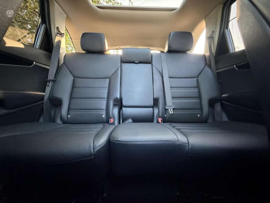 Black Kia Sorento 2015 in Siauliai, with an engine capacity of 2.20 L and mileage of 210 thousand km for 15950 €, photo 35 on AUTOMOTO.COM.LV