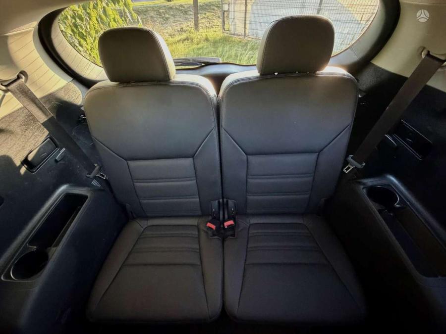 Black Kia Sorento 2015 in Siauliai, with an engine capacity of 2.20 L and mileage of 210 thousand km for 15950 €, photo 39 on AUTOMOTO.COM.LV