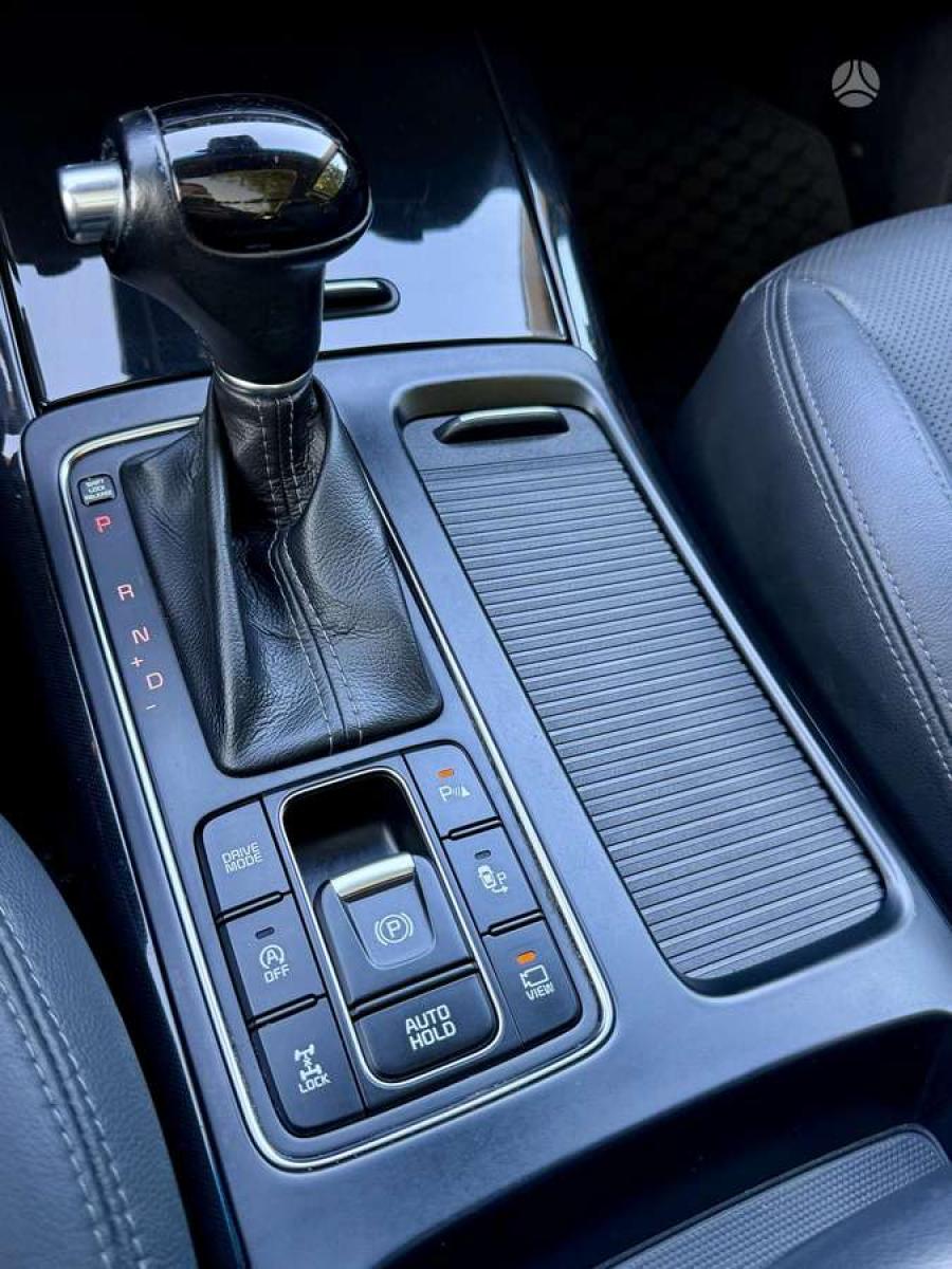 Black Kia Sorento 2015 in Siauliai, with an engine capacity of 2.20 L and mileage of 210 thousand km for 15950 €, photo 44 on AUTOMOTO.COM.LV