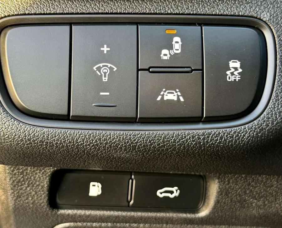 Black Kia Sorento 2015 in Siauliai, with an engine capacity of 2.20 L and mileage of 210 thousand km for 15950 €, photo 45 on AUTOMOTO.COM.LV
