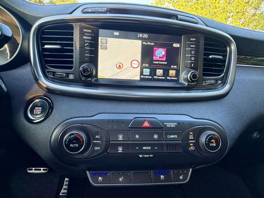 Black Kia Sorento 2015 in Siauliai, with an engine capacity of 2.20 L and mileage of 210 thousand km for 15950 €, photo 47 on AUTOMOTO.COM.LV
