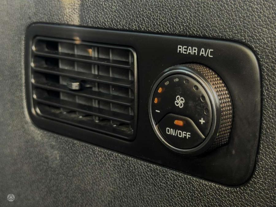 Black Kia Sorento 2015 in Siauliai, with an engine capacity of 2.20 L and mileage of 210 thousand km for 15950 €, photo 54 on AUTOMOTO.COM.LV