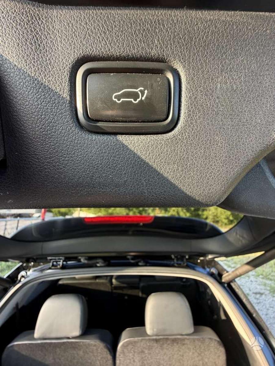 Black Kia Sorento 2015 in Siauliai, with an engine capacity of 2.20 L and mileage of 210 thousand km for 15950 €, photo 55 on AUTOMOTO.COM.LV