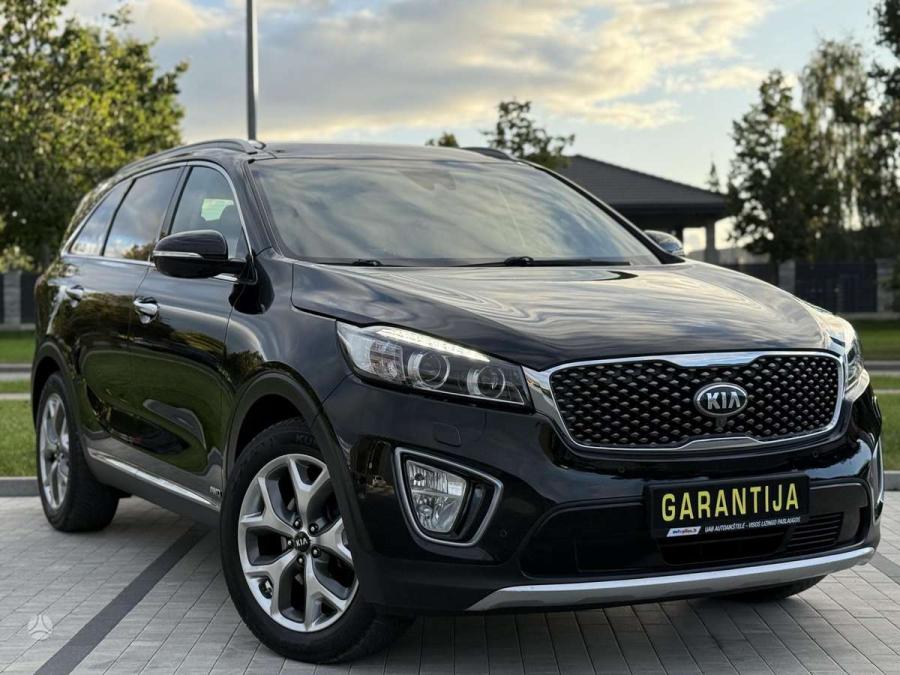 Black Kia Sorento 2015 in Siauliai, with an engine capacity of 2.20 L and mileage of 248 thousand km for 15950 €, photo 1 on AUTOMOTO.COM.LV