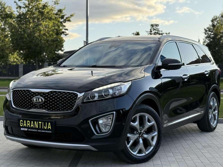 Black Kia Sorento 2015 in Siauliai, with an engine capacity of 2.20 L and mileage of 248 thousand km for 15950 €, photo 3 on AUTOMOTO.COM.LV