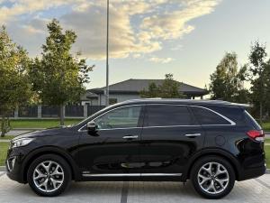 Black Kia Sorento 2015 in Siauliai, with an engine capacity of 2.20 L and mileage of 248 thousand km for 15950 €, photo 4 on AUTOMOTO.COM.LV