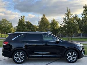 Black Kia Sorento 2015 in Siauliai, with an engine capacity of 2.20 L and mileage of 248 thousand km for 15950 €, photo 5 on AUTOMOTO.COM.LV