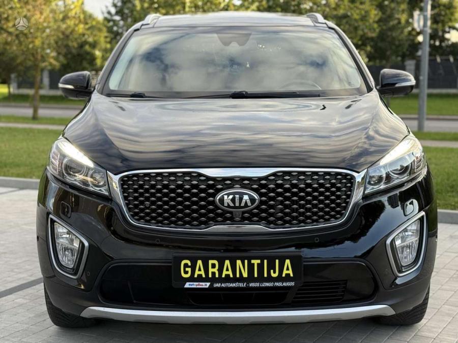 Black Kia Sorento 2015 in Siauliai, with an engine capacity of 2.20 L and mileage of 248 thousand km for 15950 €, photo 10 on AUTOMOTO.COM.LV