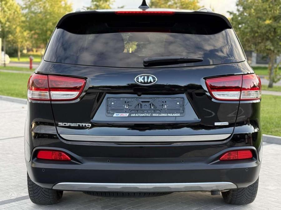 Black Kia Sorento 2015 in Siauliai, with an engine capacity of 2.20 L and mileage of 248 thousand km for 15950 €, photo 11 on AUTOMOTO.COM.LV