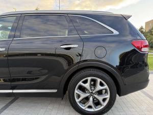 Black Kia Sorento 2015 in Siauliai, with an engine capacity of 2.20 L and mileage of 248 thousand km for 15950 €, photo 15 on AUTOMOTO.COM.LV