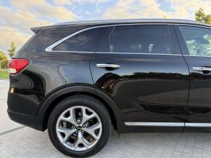 Black Kia Sorento 2015 in Siauliai, with an engine capacity of 2.20 L and mileage of 248 thousand km for 15950 €, photo 16 on AUTOMOTO.COM.LV