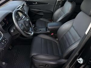 Black Kia Sorento 2015 in Siauliai, with an engine capacity of 2.20 L and mileage of 248 thousand km for 15950 €, photo 18 on AUTOMOTO.COM.LV