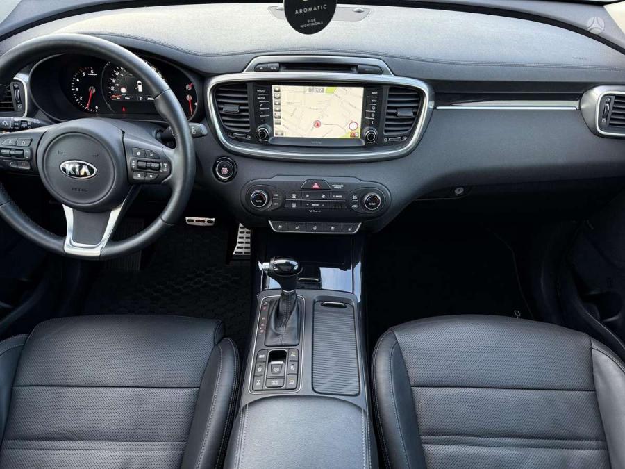 Black Kia Sorento 2015 in Siauliai, with an engine capacity of 2.20 L and mileage of 248 thousand km for 15950 €, photo 20 on AUTOMOTO.COM.LV