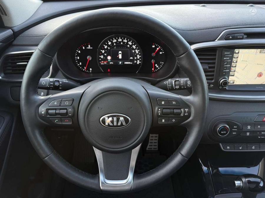 Black Kia Sorento 2015 in Siauliai, with an engine capacity of 2.20 L and mileage of 248 thousand km for 15950 €, photo 22 on AUTOMOTO.COM.LV