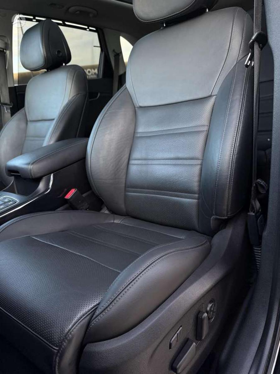 Black Kia Sorento 2015 in Siauliai, with an engine capacity of 2.20 L and mileage of 248 thousand km for 15950 €, photo 24 on AUTOMOTO.COM.LV