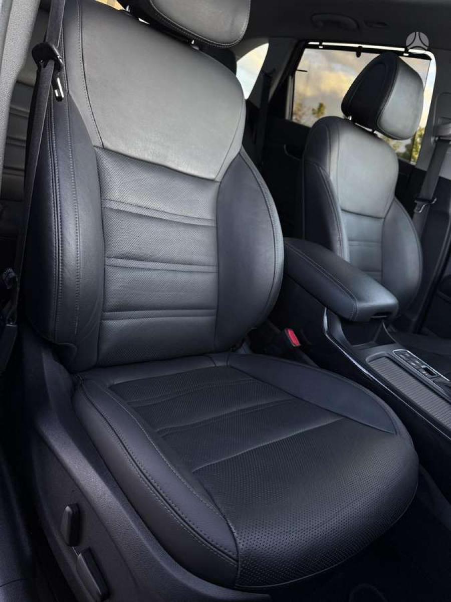 Black Kia Sorento 2015 in Siauliai, with an engine capacity of 2.20 L and mileage of 248 thousand km for 15950 €, photo 25 on AUTOMOTO.COM.LV