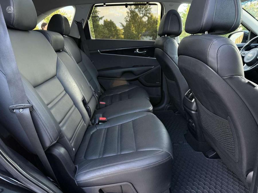 Black Kia Sorento 2015 in Siauliai, with an engine capacity of 2.20 L and mileage of 248 thousand km for 15950 €, photo 27 on AUTOMOTO.COM.LV