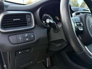 Black Kia Sorento 2015 in Siauliai, with an engine capacity of 2.20 L and mileage of 248 thousand km for 15950 €, photo 30 on AUTOMOTO.COM.LV