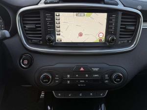 Black Kia Sorento 2015 in Siauliai, with an engine capacity of 2.20 L and mileage of 248 thousand km for 15950 €, photo 34 on AUTOMOTO.COM.LV